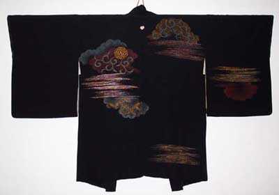 PRE WW II FORMAL BLACK CREPE HAORI WITH ABSTRACT LACQUERED DESIGN AND ...